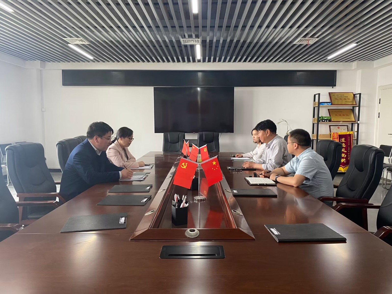 汽车工程学院与襄阳产学研基地共建实验室-汽车工程学院