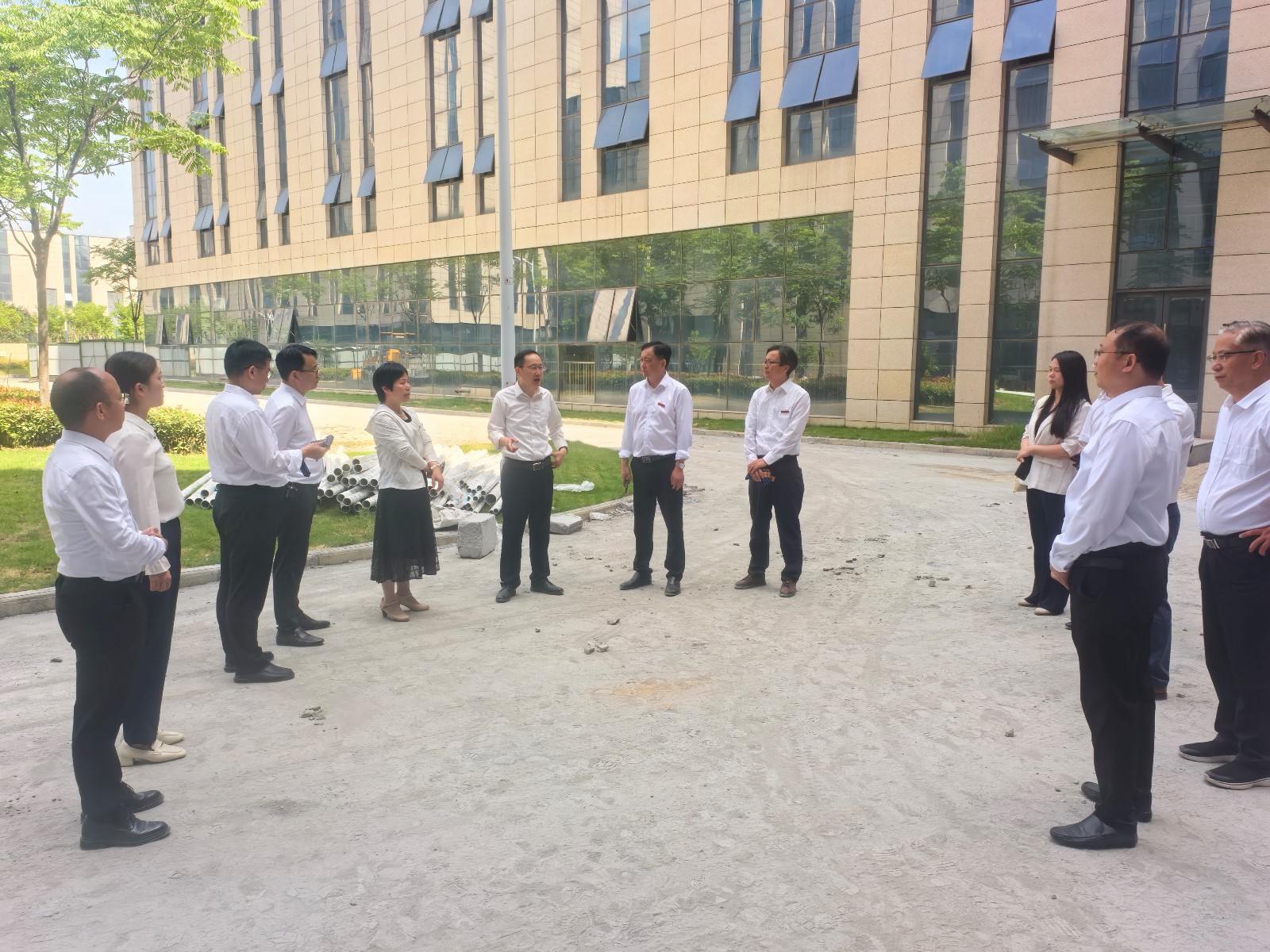 李涛校长调研督导襄阳基地F5栋学生公寓改造项目-湖北汽车工业学院新闻网
